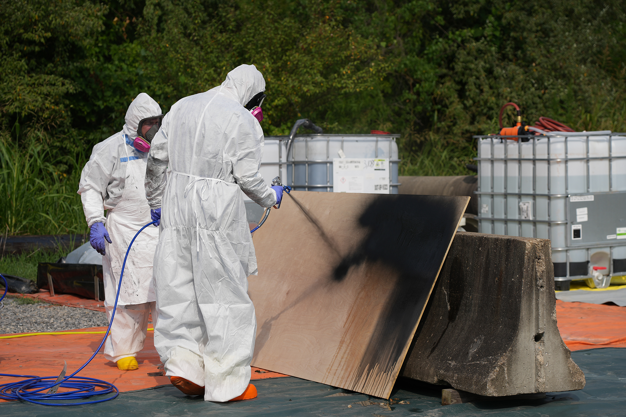 Technology Development team demonstrates vapor suppression tool - UCOR